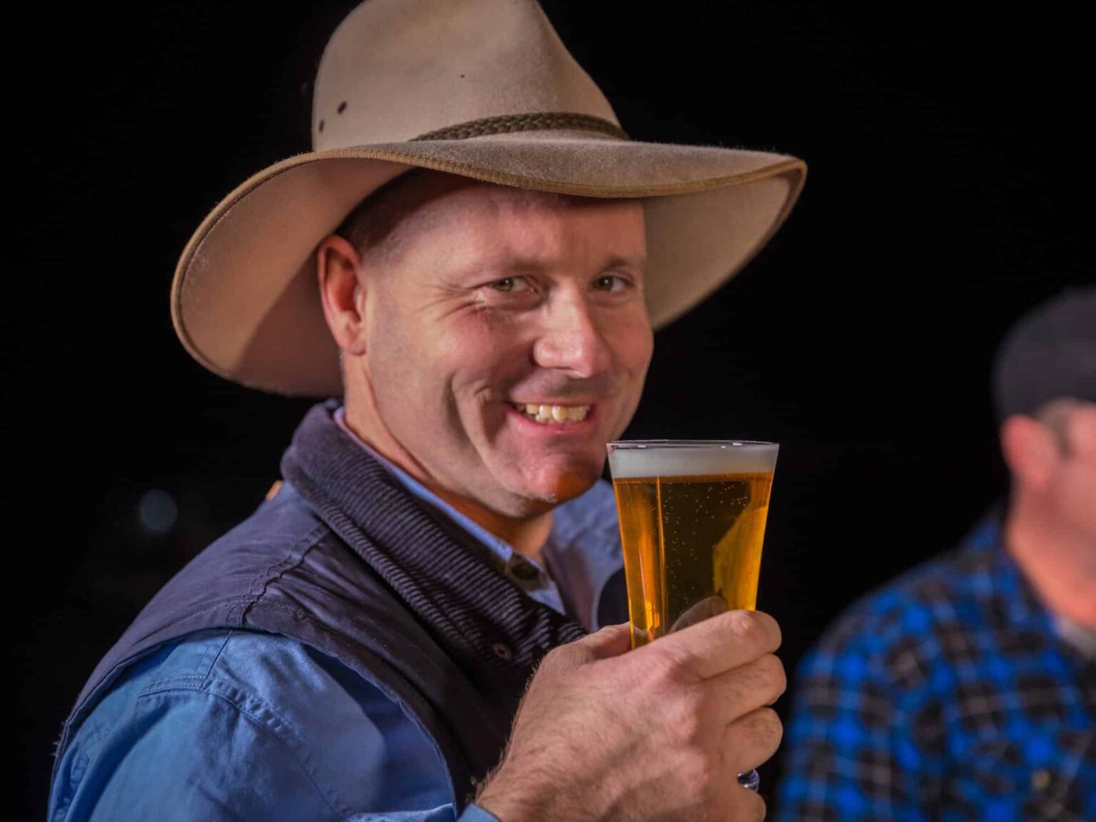 Unsealed 4X4 garage: DIY 12V Fridge beer tap installation - Unsealed 4X4