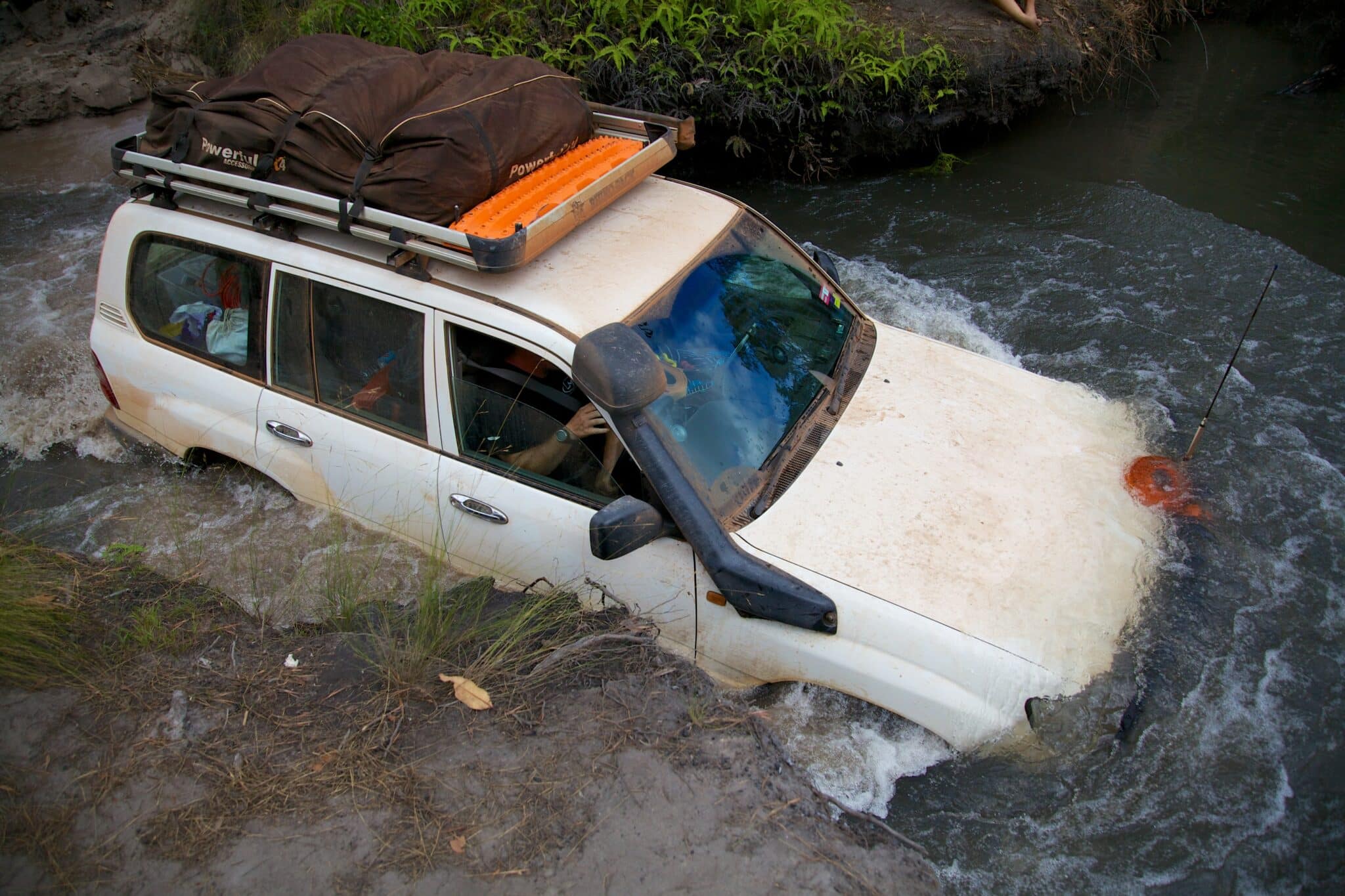 The Unsealed 4x4 guide to water crossings - Unsealed 4X4